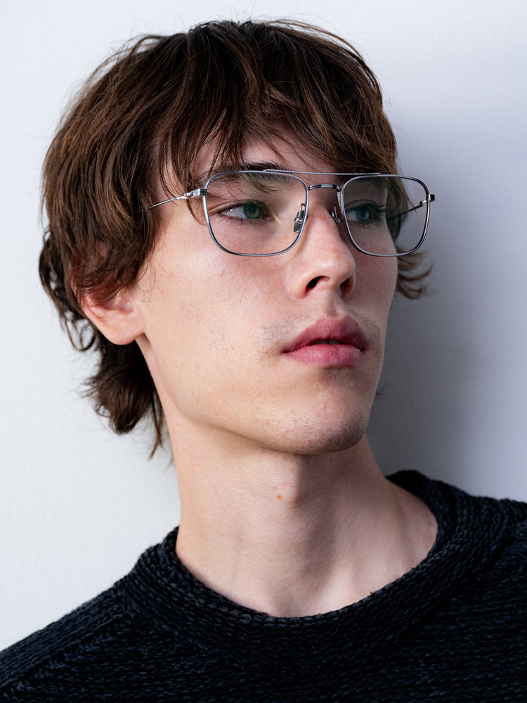 モダンアイウェア – AKILA